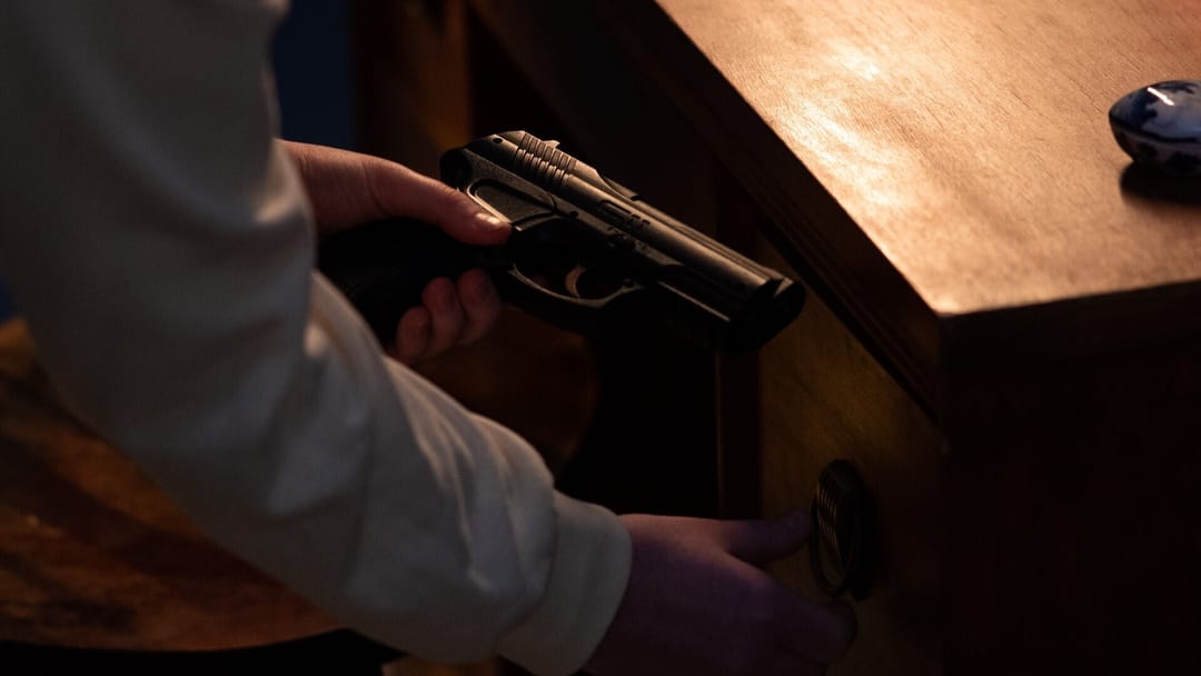 Alguém Esconde Algo: Nus e Assustados - O Teu AMC