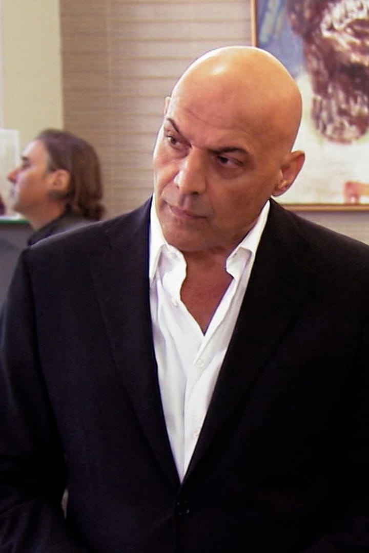 Penhorados em Beverly Hills: Yossi Conhece Um Munster - O Teu AMC